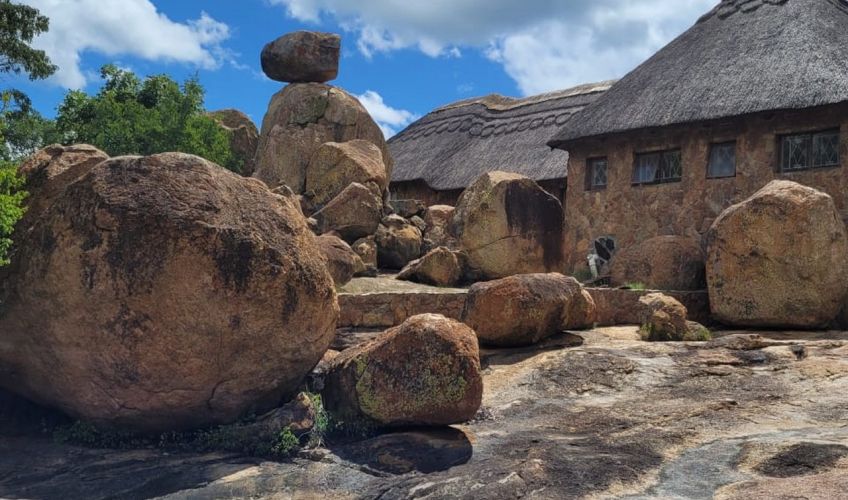 Amalinda Lodge - Coral Tree - Zimbabwe Family Safaris